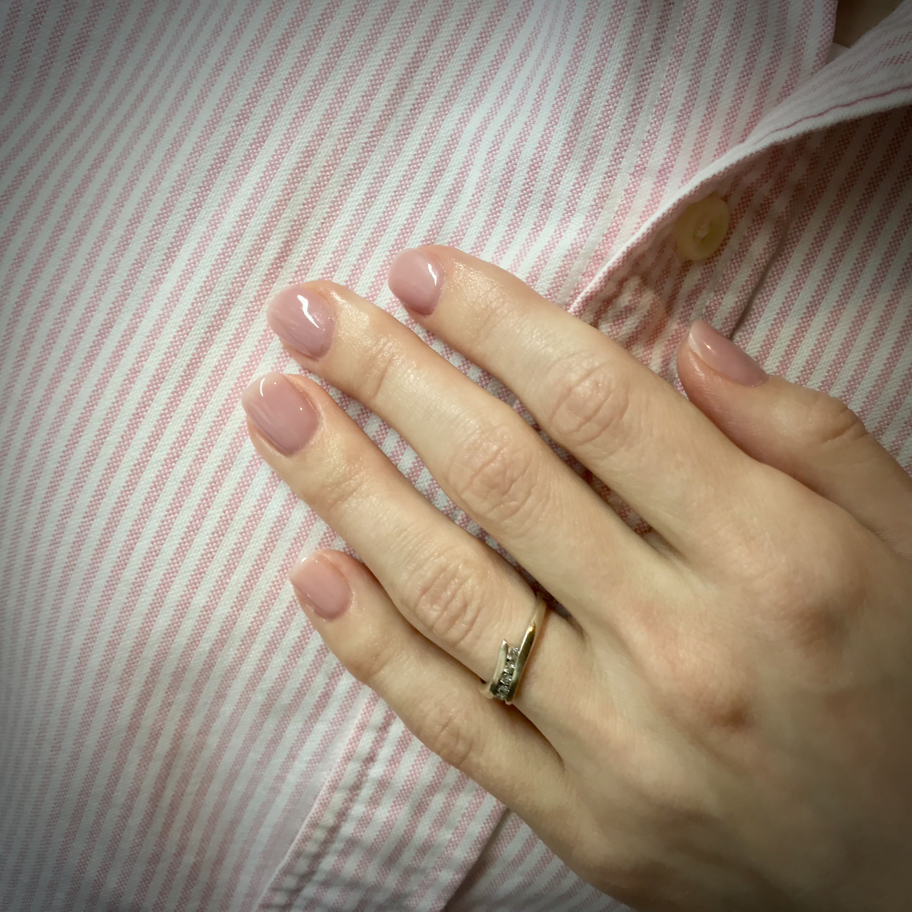 Want your shellac manicure last even longer? You should try this!