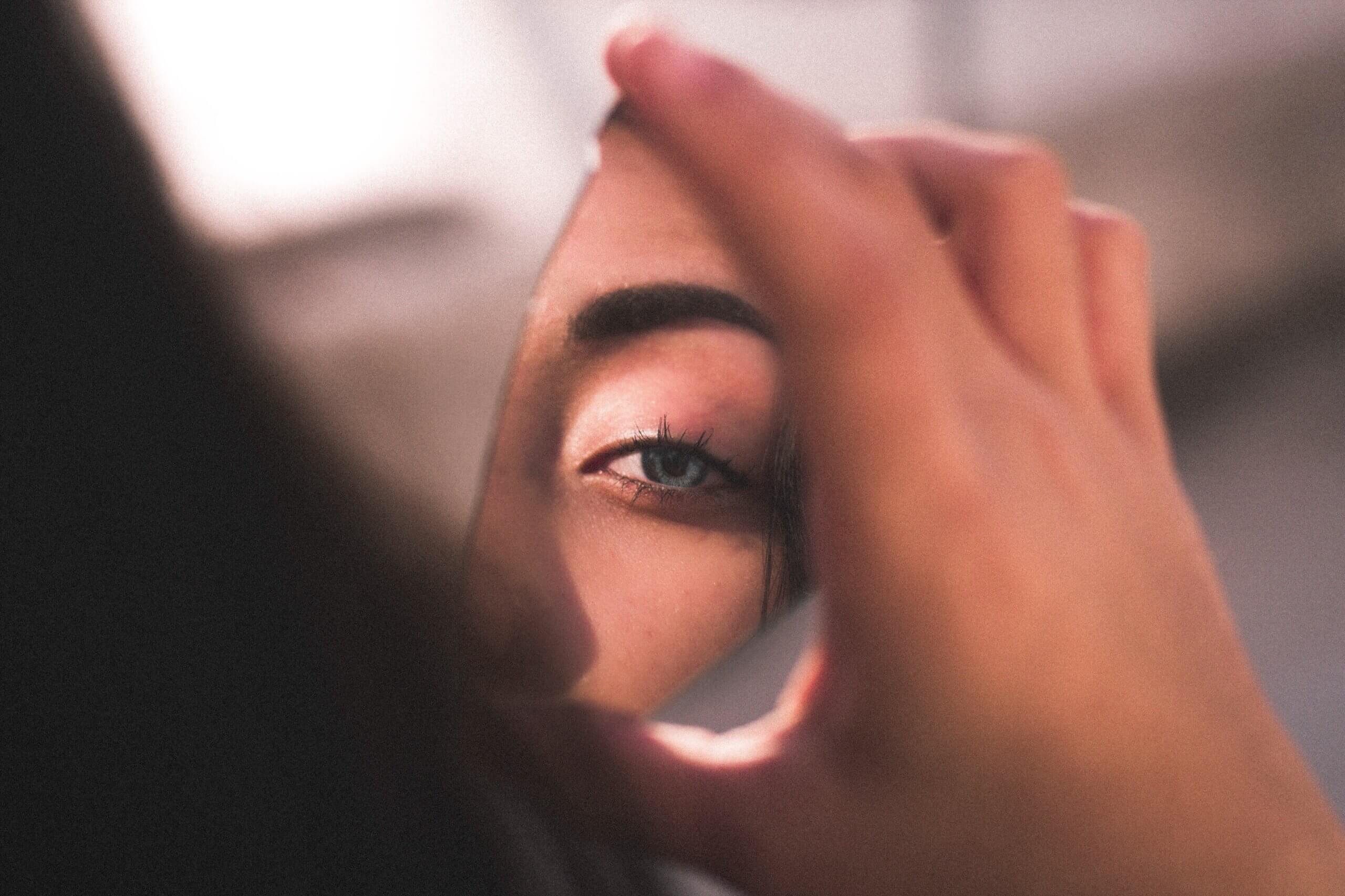 In Focus: Your Eyes. (How to look charming in video calls) | Figaro London